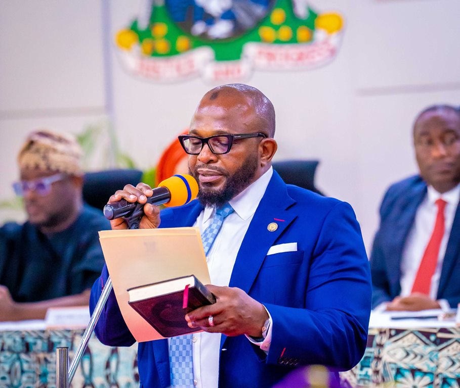 Agoro Steps In As 22nd Head Of Service In Lagos - Telling African ...